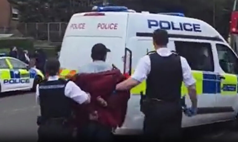 Man arrested after shouting ‘shame Hitler didn’t kill you’ on 254 bus ...