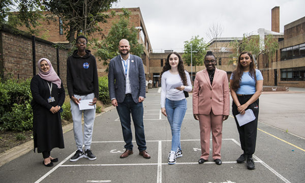 Hackney pupils praised for their ‘extraordinary spirit’ on GCSE results ...