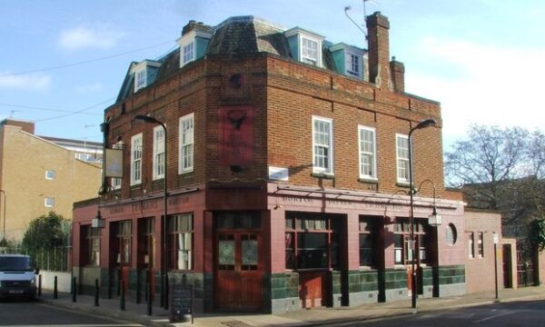 Historic Hoxton pub in battle for survival in face of economic crisis ...